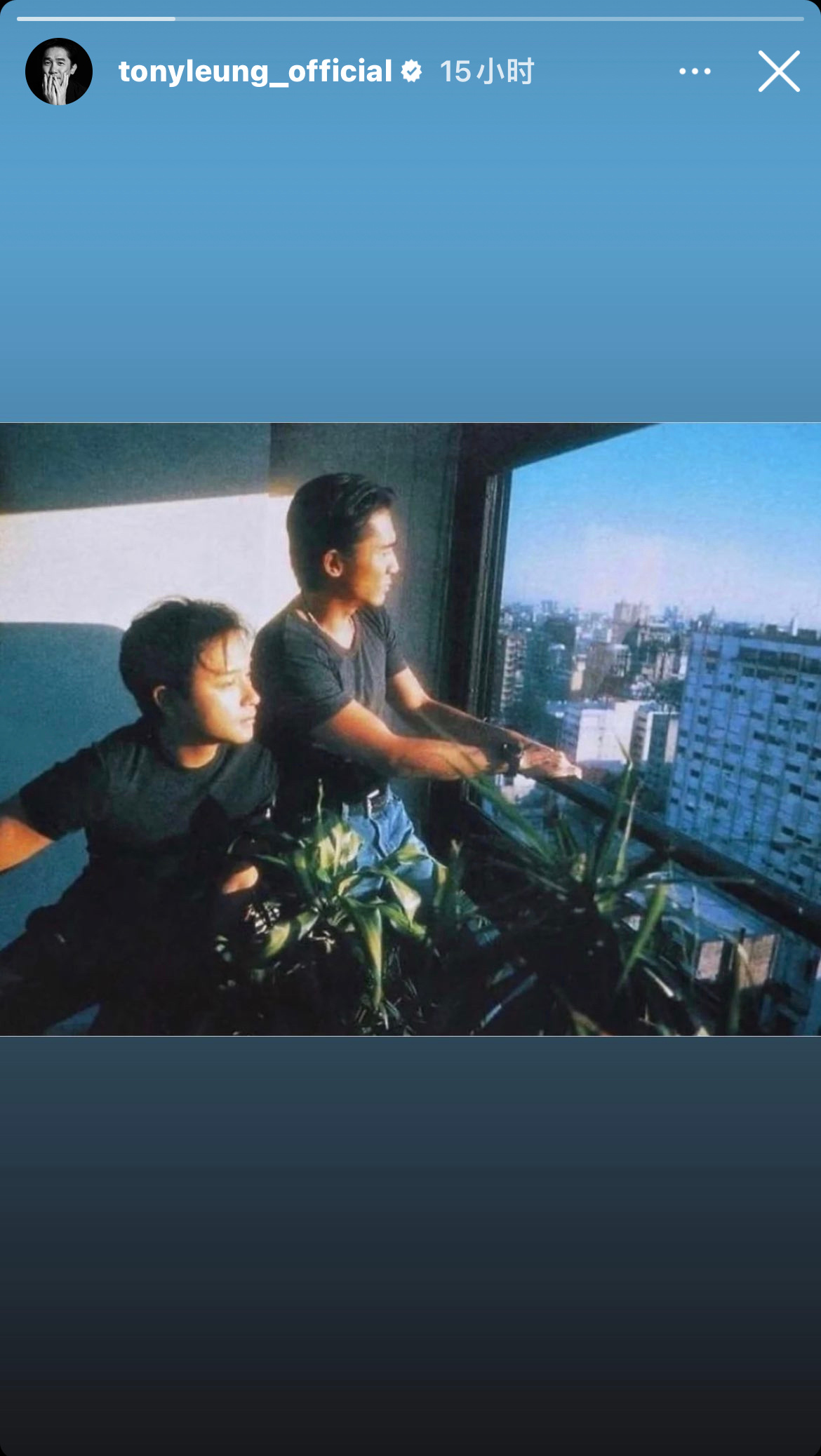 梁朝伟晒旧合照缅怀张国荣。 “黎耀辉，你还记得何宝荣吗？” 不如我们从头来过|梁朝伟|张国荣|黎耀辉_新浪新闻