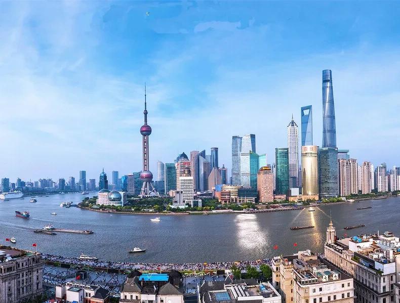 黄浦江是长江最后一条支流，是上海的地标河流，也是城市中心线