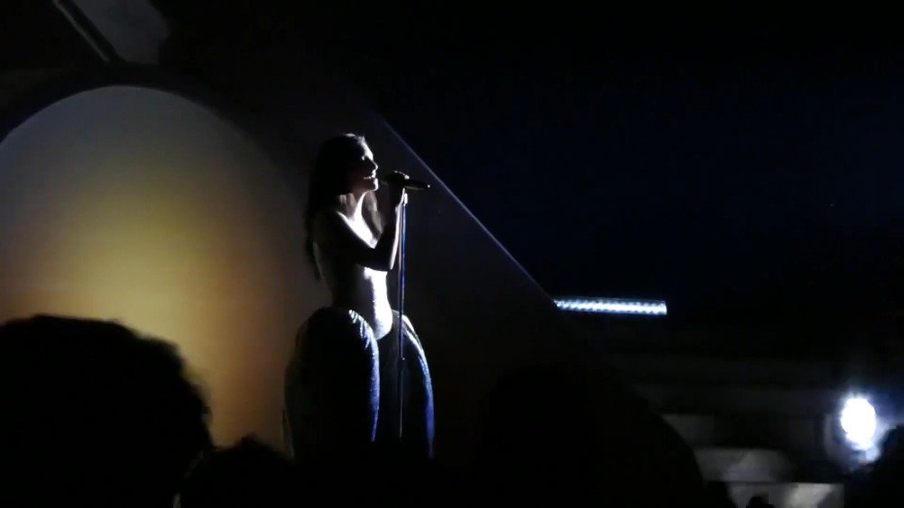 Lorde SOLAR POWER TOUR巡演首站，压轴歌曲唱的"royals"……|巡演_新浪新闻