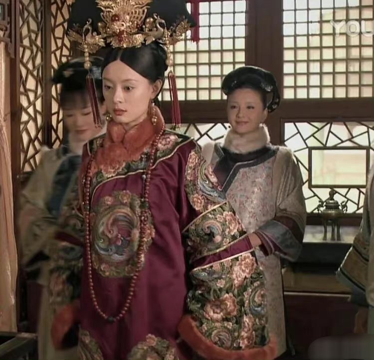 《甄嬛传》甄嬛穿了纯元的衣服而惹得皇上大怒的那件衣服……|甄嬛|甄嬛传_新浪新闻