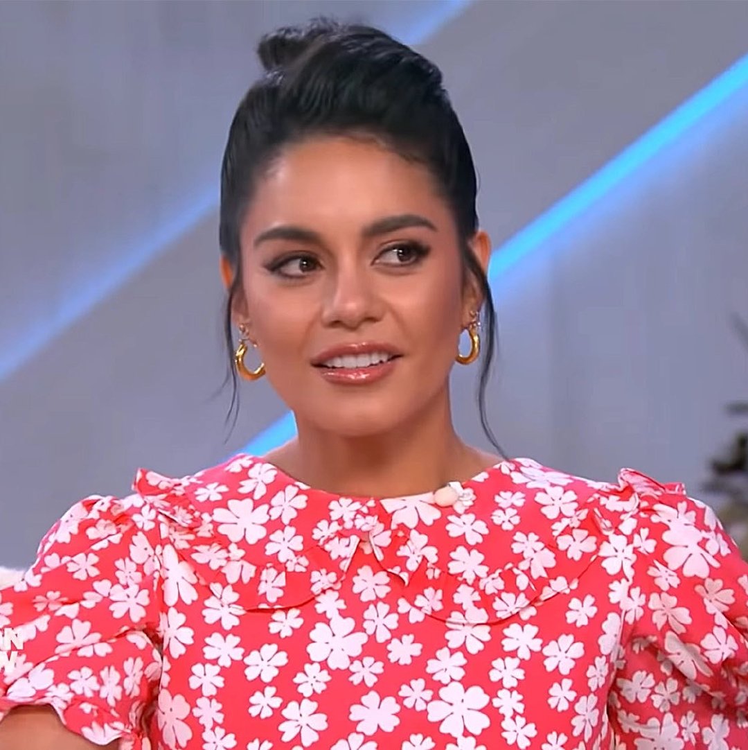 这是干什么？｜Demi有师妹了！|师妹|鬼魂|交谈_新浪新闻