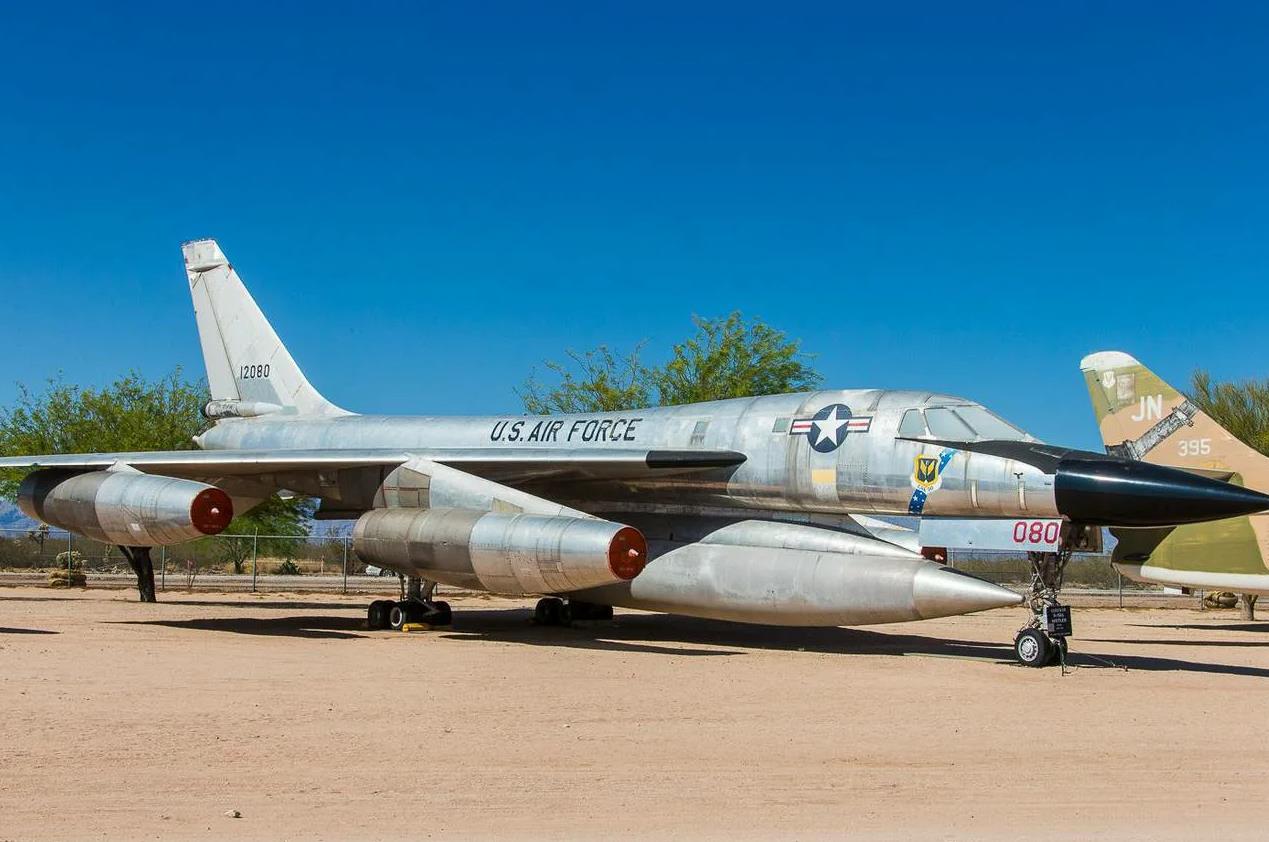 B-58盗贼轰炸机，曾屡破世界纪录，但在短期服役后便退役！