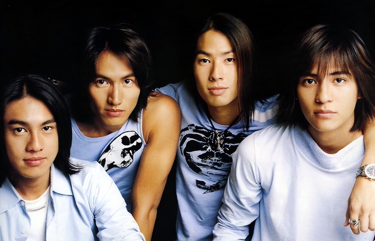 泰国明星和富婆出海，最火F4仅收费1万块就和她们合影游玩！|泰国|明星|出海_新浪新闻