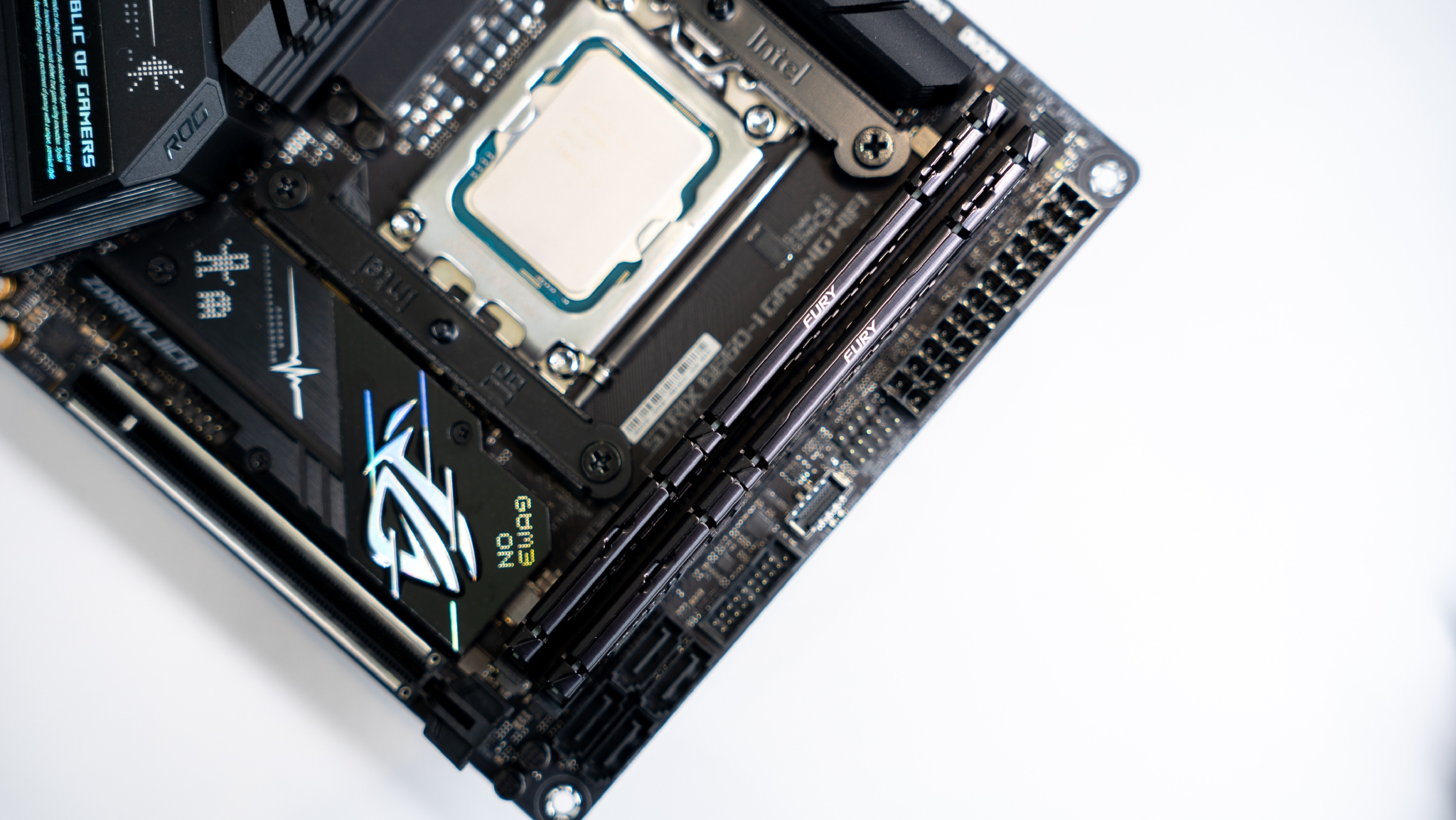 一台可以拎着走的白色ITX主机：12700K ROG B660i 6600XT装机