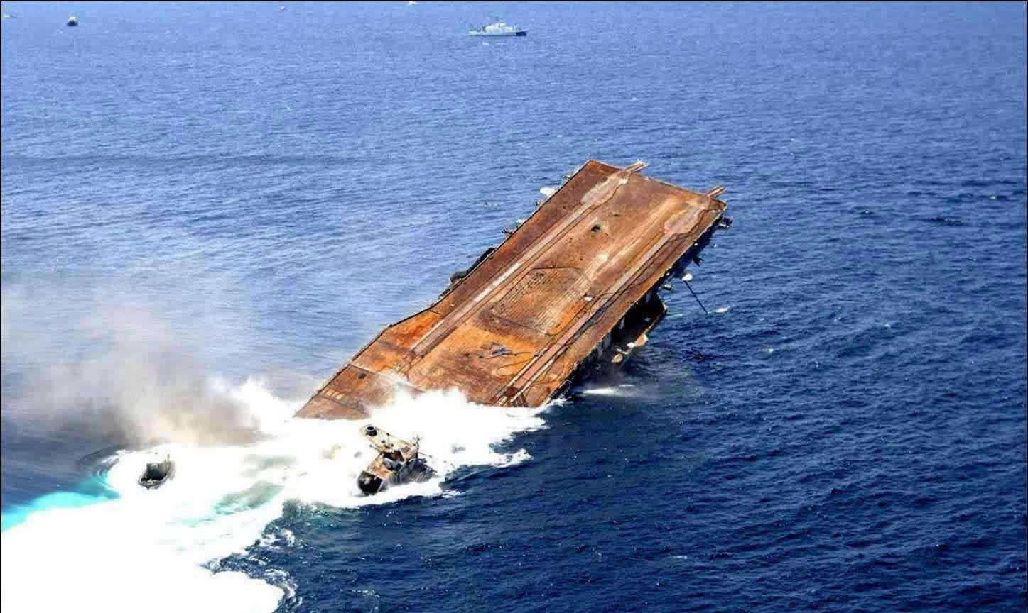 坦克被命中后殉爆，为何军舰被命中以后也会殉爆？|爆炸|弹药库|坦克_新浪新闻