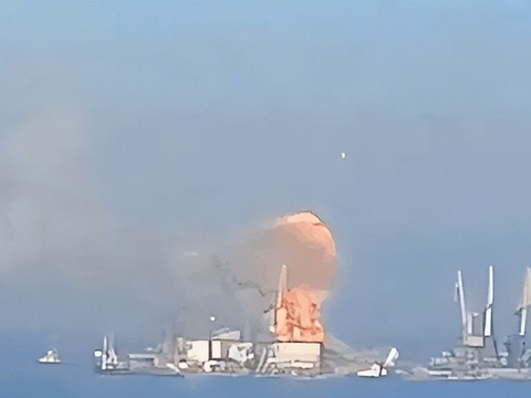 莫斯科号巡洋舰爆炸起火，却没立即沉没，真是被导弹击中了吗？|莫斯科|巡洋舰|舰船_新浪新闻