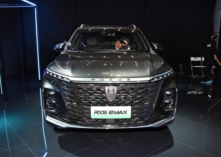 纷纷进入插混角逐场，荣威也不示弱，用RX5 eMAX主动参赛-新浪汽车