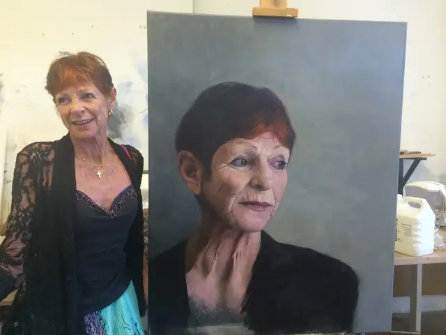 画家迈克尔·摩尔超写实绘画的细节欣赏|迈克尔|肖像|绘画_新浪新闻