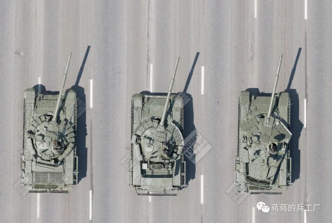 乌克兰部队进攻踢到铁板，俄军T-90M主战坦克获得实战战绩__财经头条