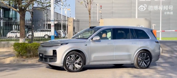 会“变色”的车见过没？理想L9银色真车曝光 续航达1315km-新浪汽车