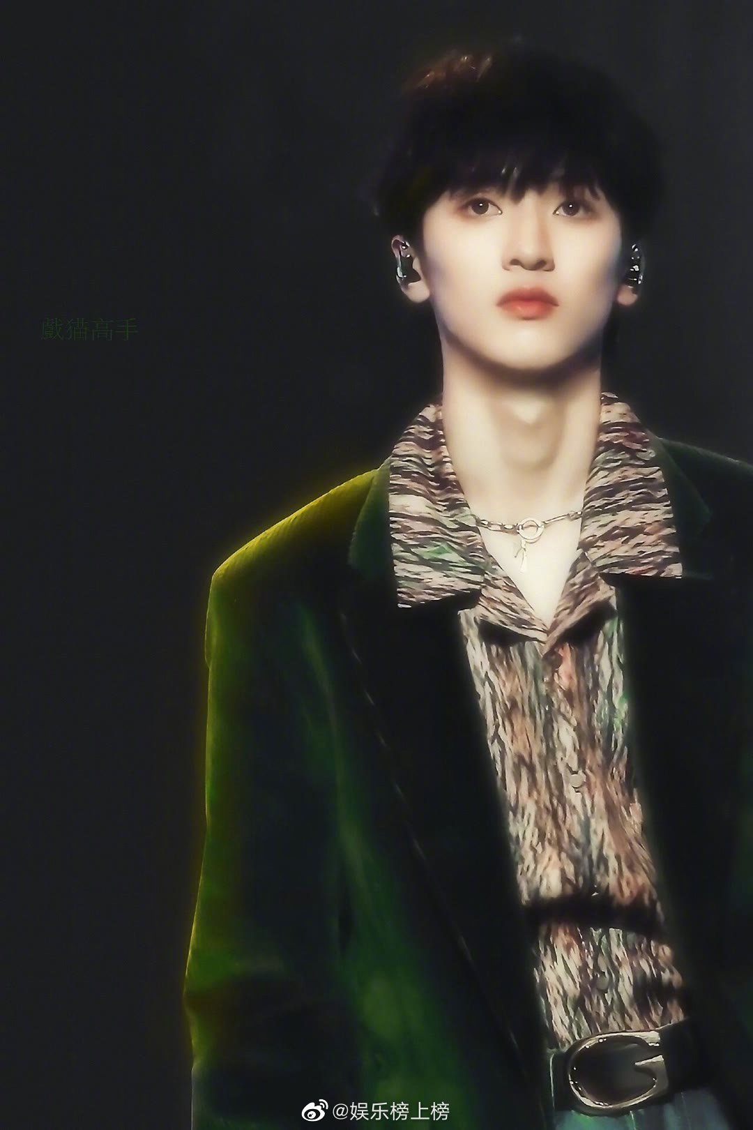 严浩翔舞台神图合集🈶️小熊那些被定格的绝美瞬间……|严浩翔|合集|舞台_新浪新闻