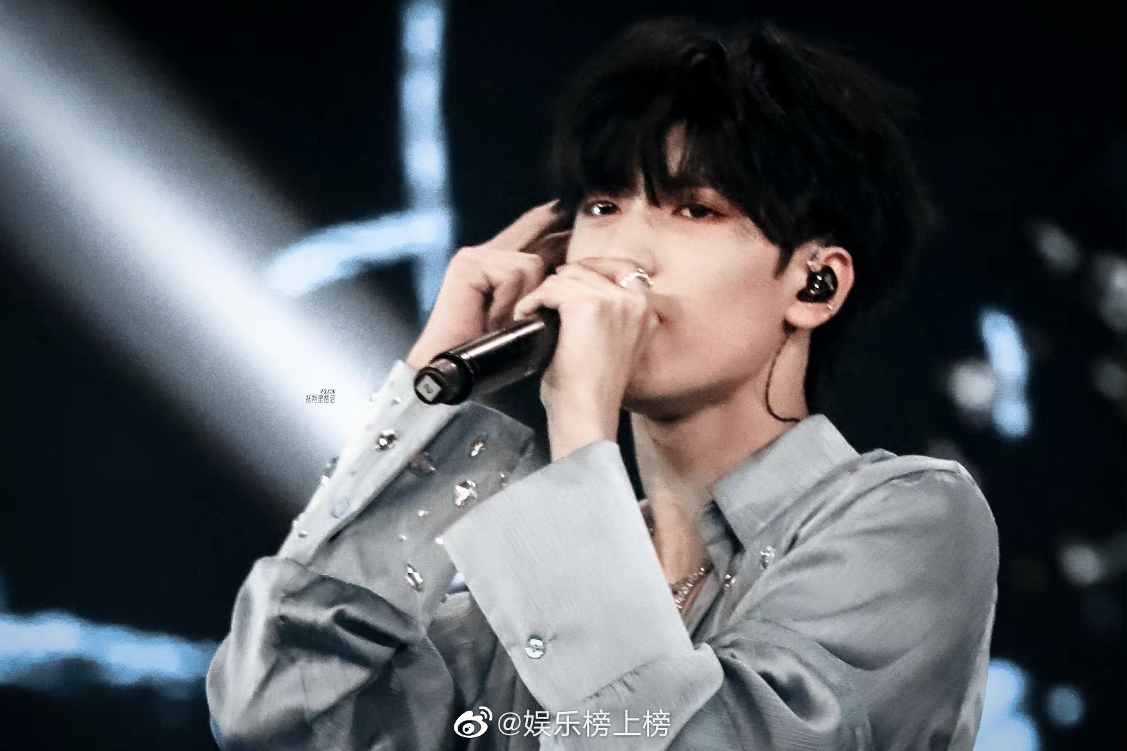 严浩翔舞台神图合集🈶️小熊那些被定格的绝美瞬间……|严浩翔|合集|舞台_新浪新闻