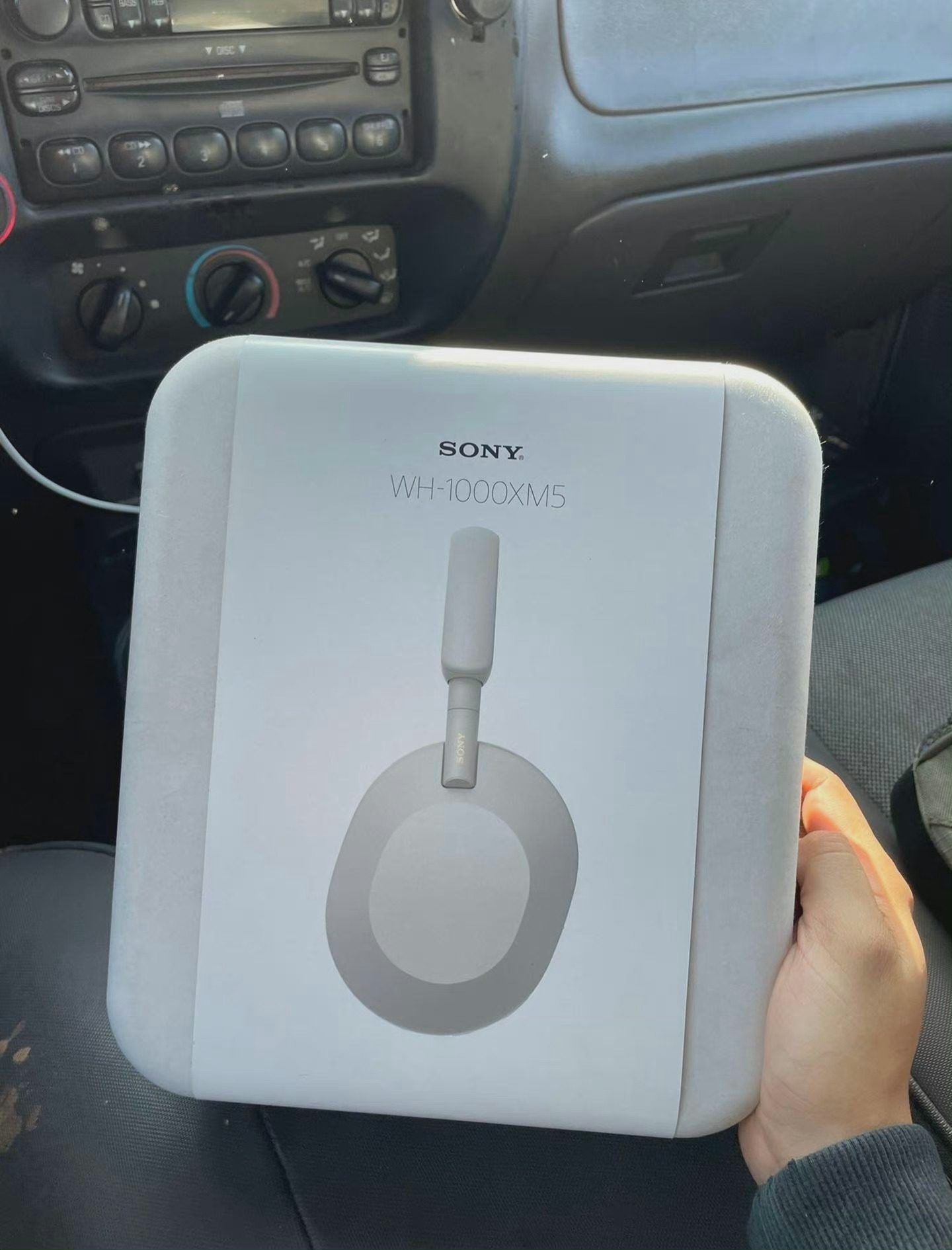 看到索尼1000 XM5 的谍照，第一念头是出了一定买……|索尼_新浪新闻