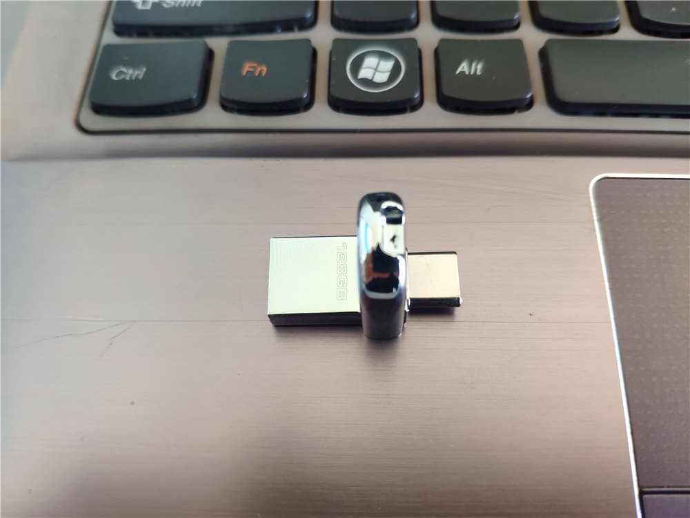 aigo U358优盘精致小巧，一盘两用，文件轻松移__财经头条