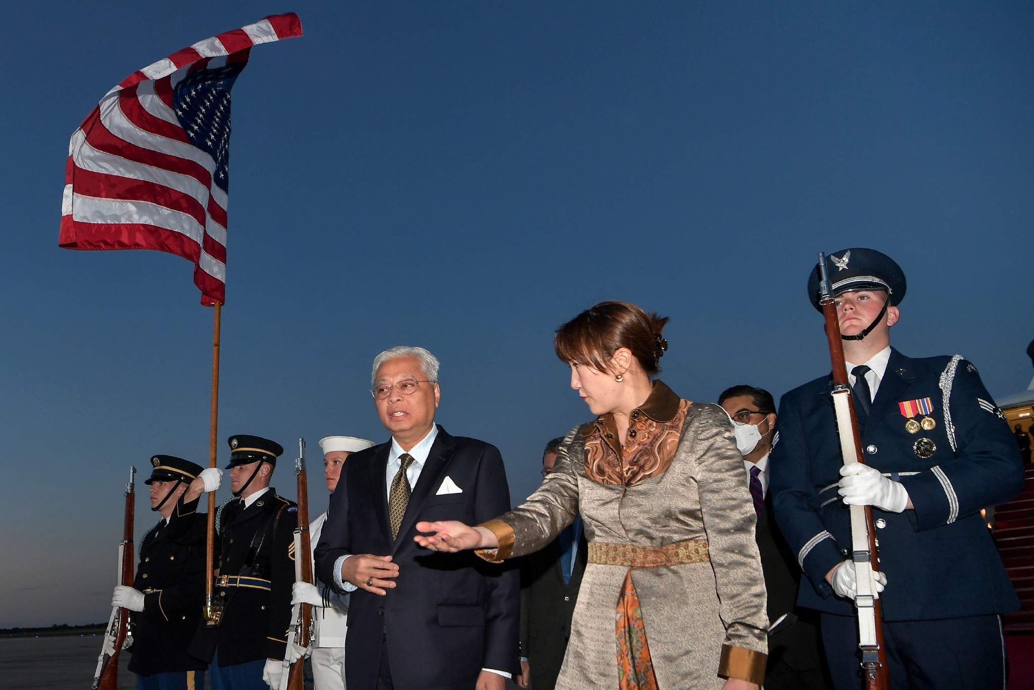 拜登首邀东盟领导人赴美举行峰会，东盟将避免“选边站”_手机新浪网
