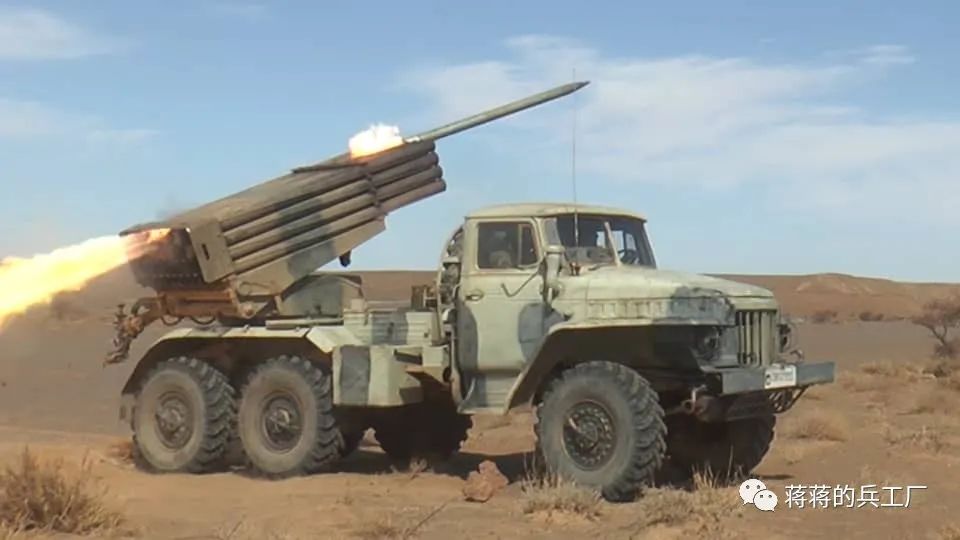 2022年红场阅兵唯一“新”装备——龙卷风-G多管火箭炮