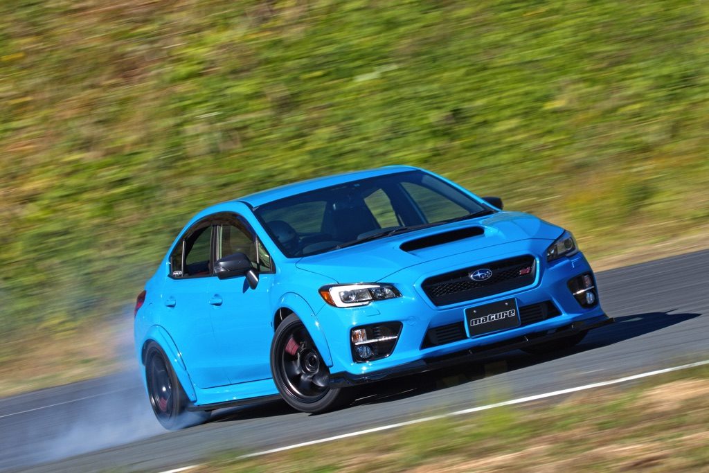 11代斯巴鲁STi不走寻常路 不跑赛道就爱飘移