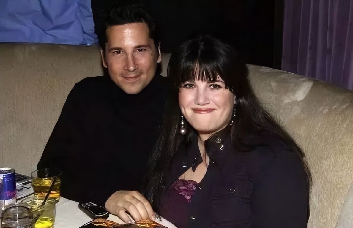 莱温斯基：22岁和39岁的克林顿第一次握手，忍不住心动，一脸崇拜|克林顿|莱温斯基|白宫_新浪新闻