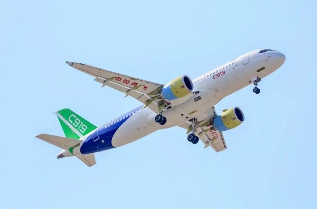 C919量产型首飞，年底交付，售价1亿美元，明年乘国产大飞机出行__财经头条