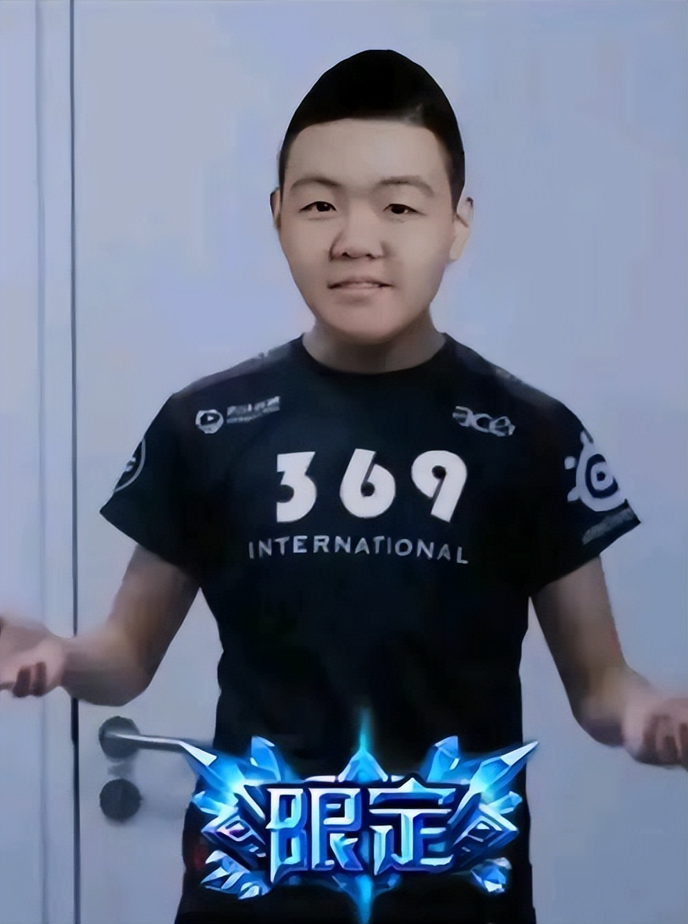 369近照出炉，网友直呼这也太壮了？你完全可以信任JDG的伙食|369|jdg_新浪新闻