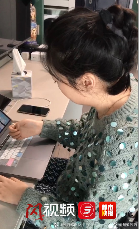 西安高位截瘫女孩一根手指敲出三本书 游历70个国家