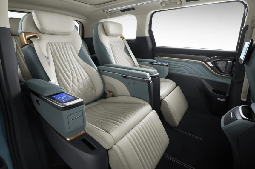 35万级高端MPV，腾势D9对比岚图梦想家，谁才是国货之光？-手机新浪汽车