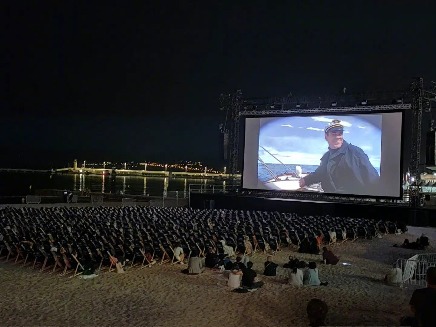 戛纳电影节“海滩放映”开始……|戛纳电影节_新浪新闻