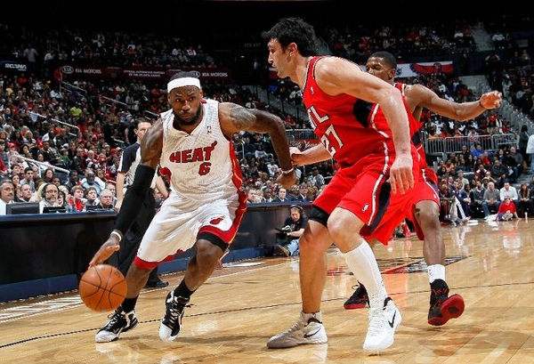 独行侠防守坚固？篮球NBA：金州勇士VS达拉斯独行侠|金州勇士|独行侠|球队_新浪新闻