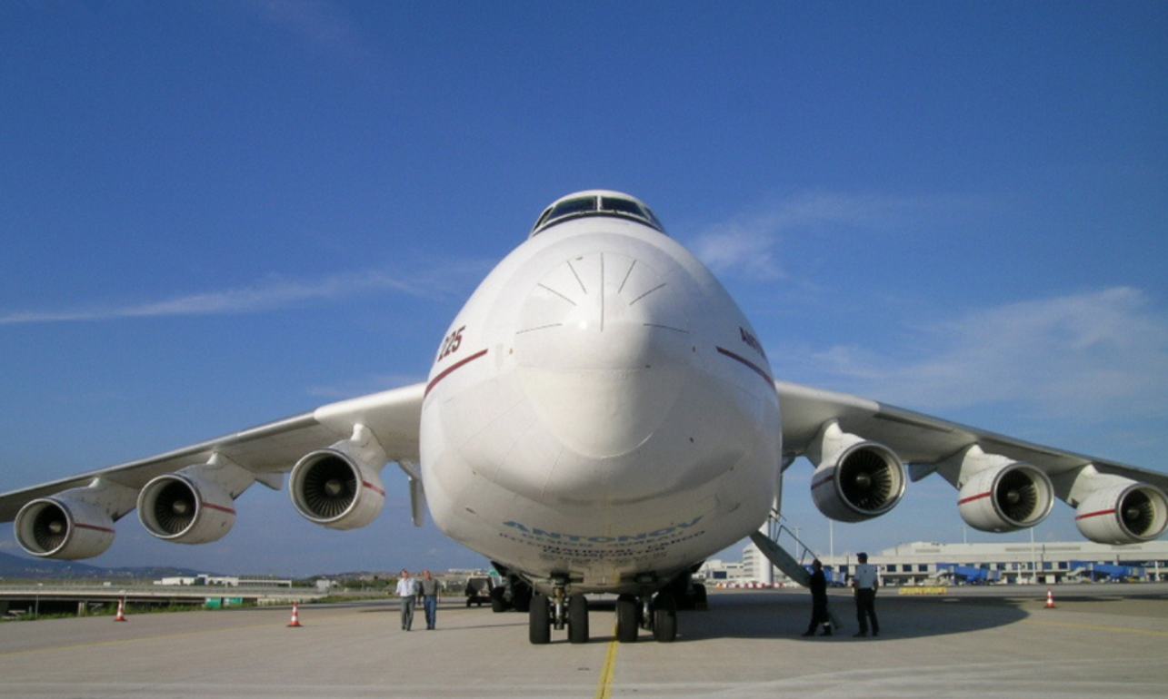 安-225运输机证实被摧毁后，新的要来了？泽连斯基：8亿美金重造__财经头条