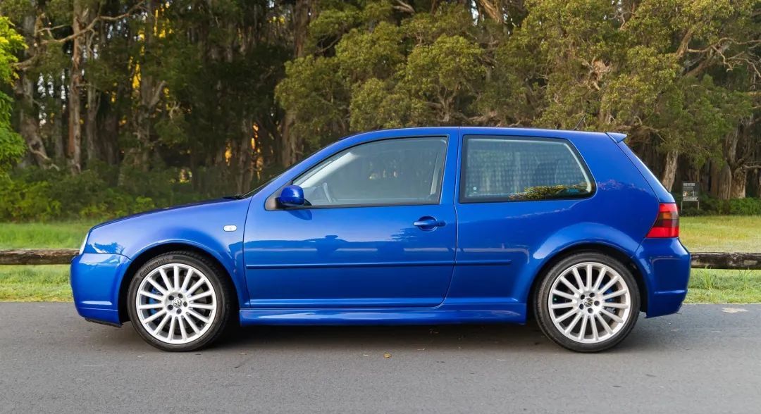 大众经典情怀车，高尔夫4 R32__财经头条
