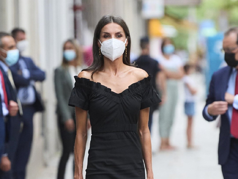 莱蒂齐亚王后又开外挂了！上身单品除了精致就是贵气，女王范十足|莱蒂齐亚|王后|面料_新浪新闻