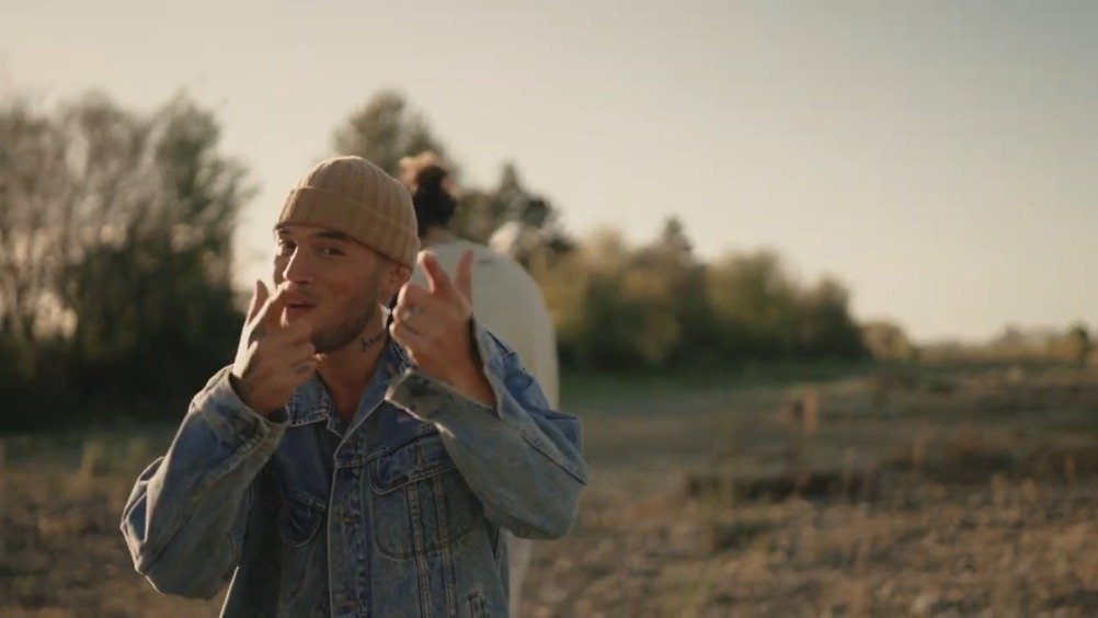 澳洲流行男歌手Stan……_新浪新闻