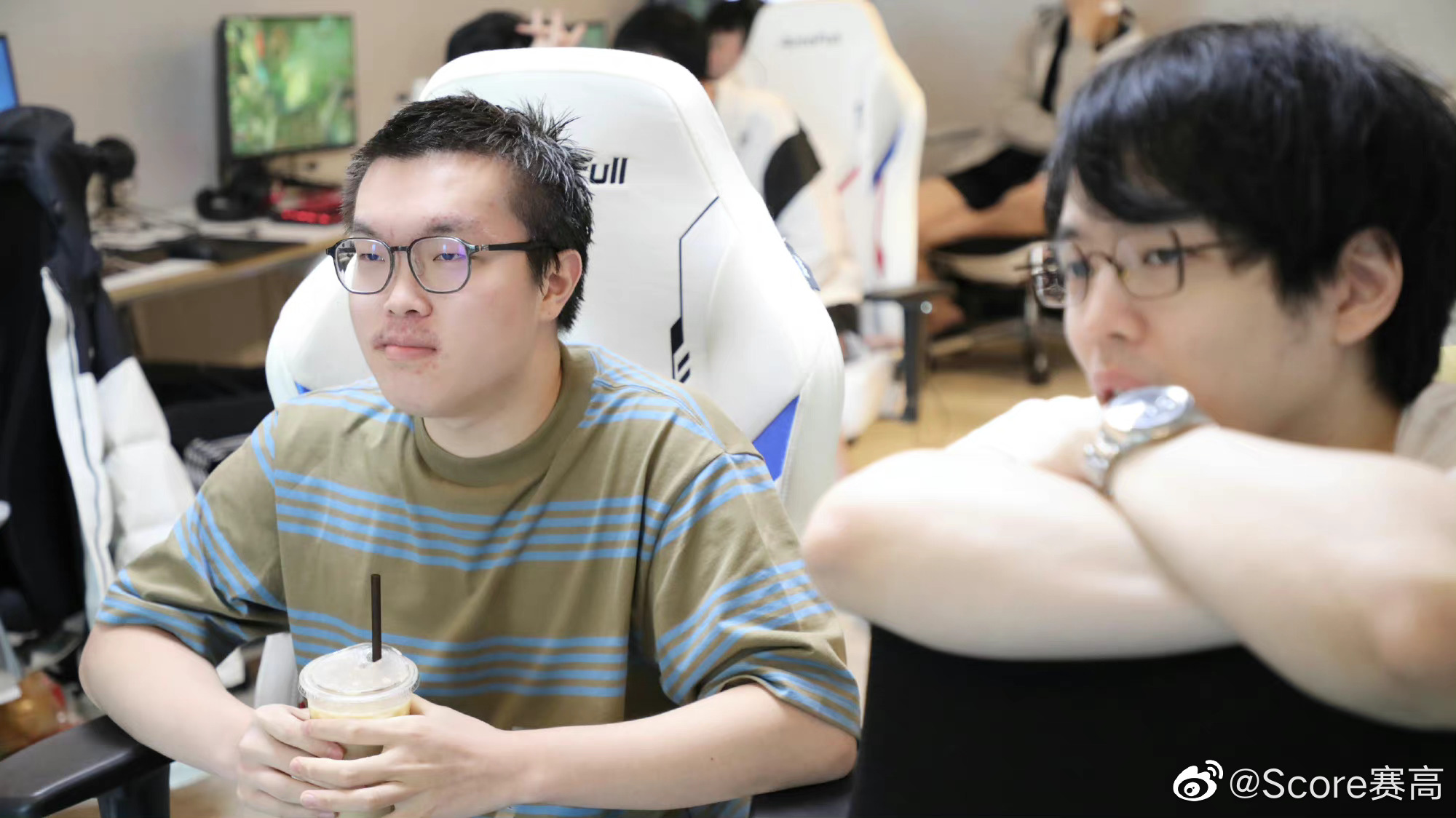 @BLG电子竞技俱乐部 晒队员训练照|电子竞技|队员|俱乐部_新浪新闻