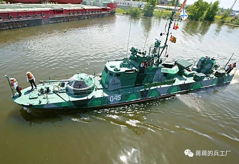 亚速海上的“水上坦克”——俄军1204M装甲巡逻艇抵达马里乌波尔港口__财经头条