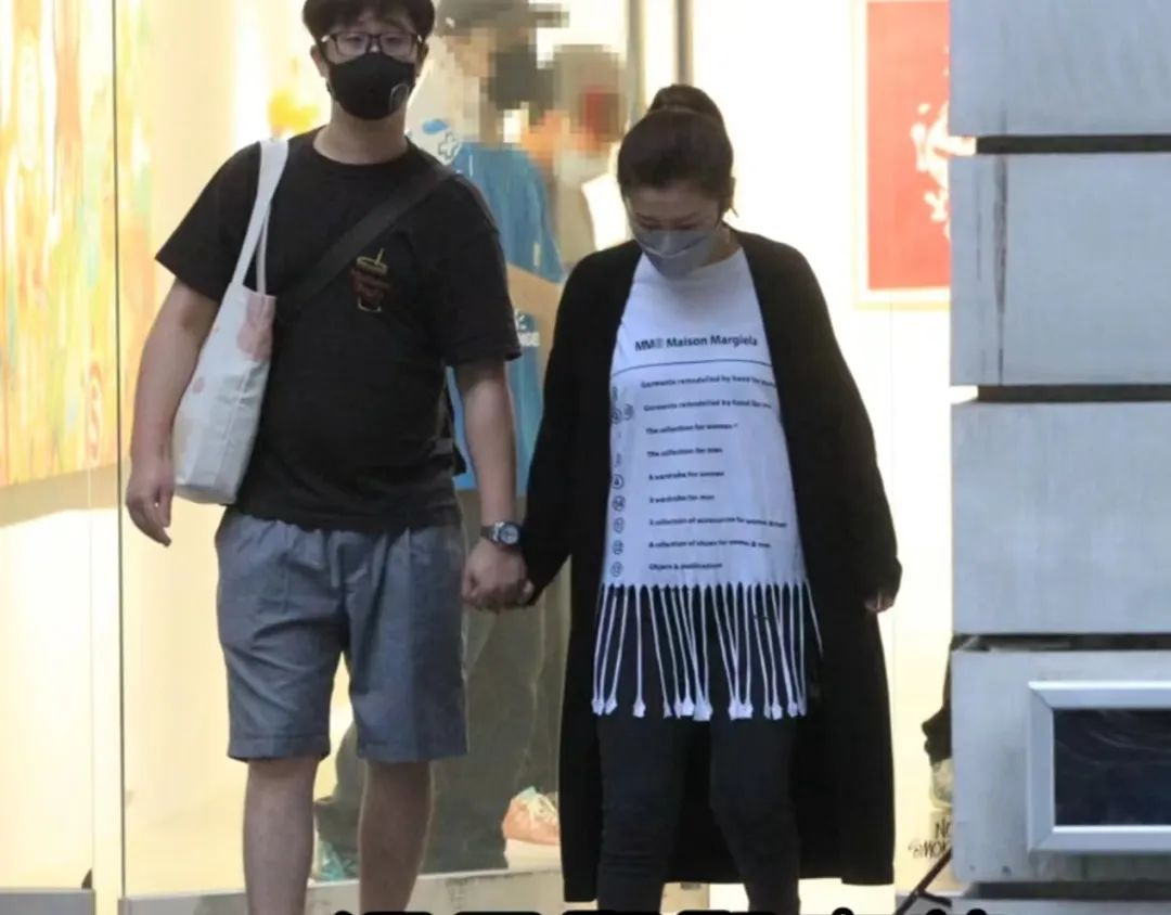 Selina新男友财力起底，看看他逛超市都买了啥，一颗大头菜挑半天