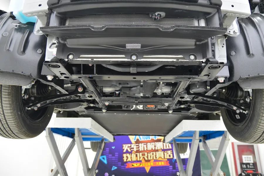 比亚迪海豚：好钢用在“三电”上，车身底盘呢？-新浪汽车