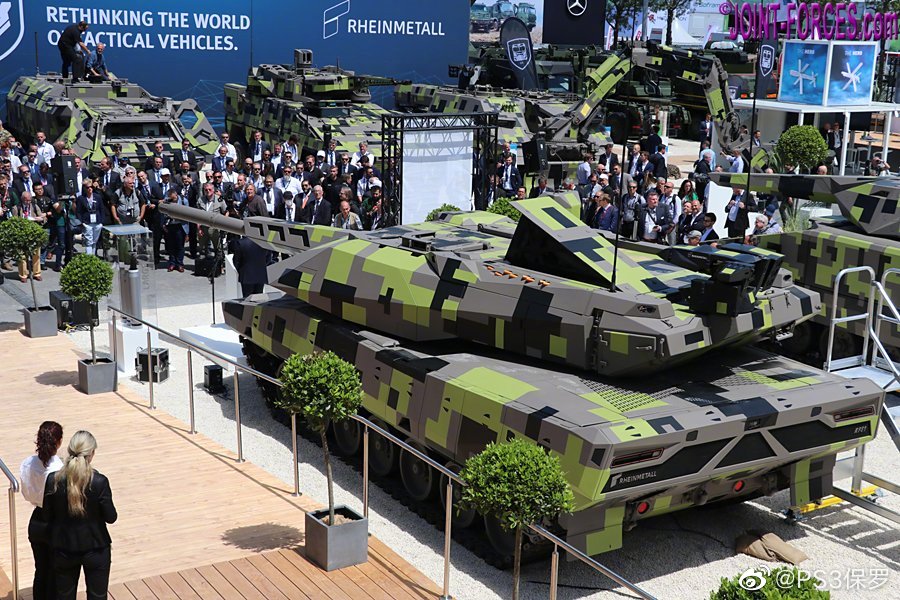 KF51内部各种大屏，还可以发射侦查无人机和自杀式无人机