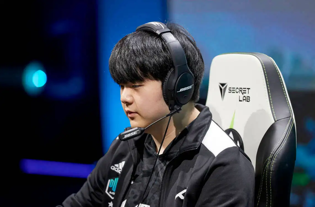 LCK宣传片“三足鼎立”，两个世界冠军陪chovy？网友：你什么冠军__财经头条