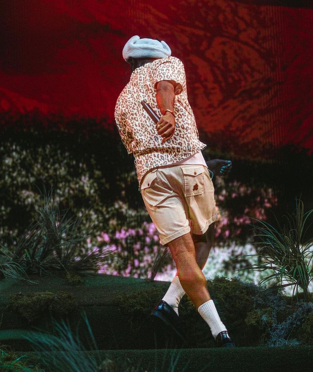 Tyler the Creator 在 SOMETHING IN THE WATER 音乐节|音乐节_新浪新闻