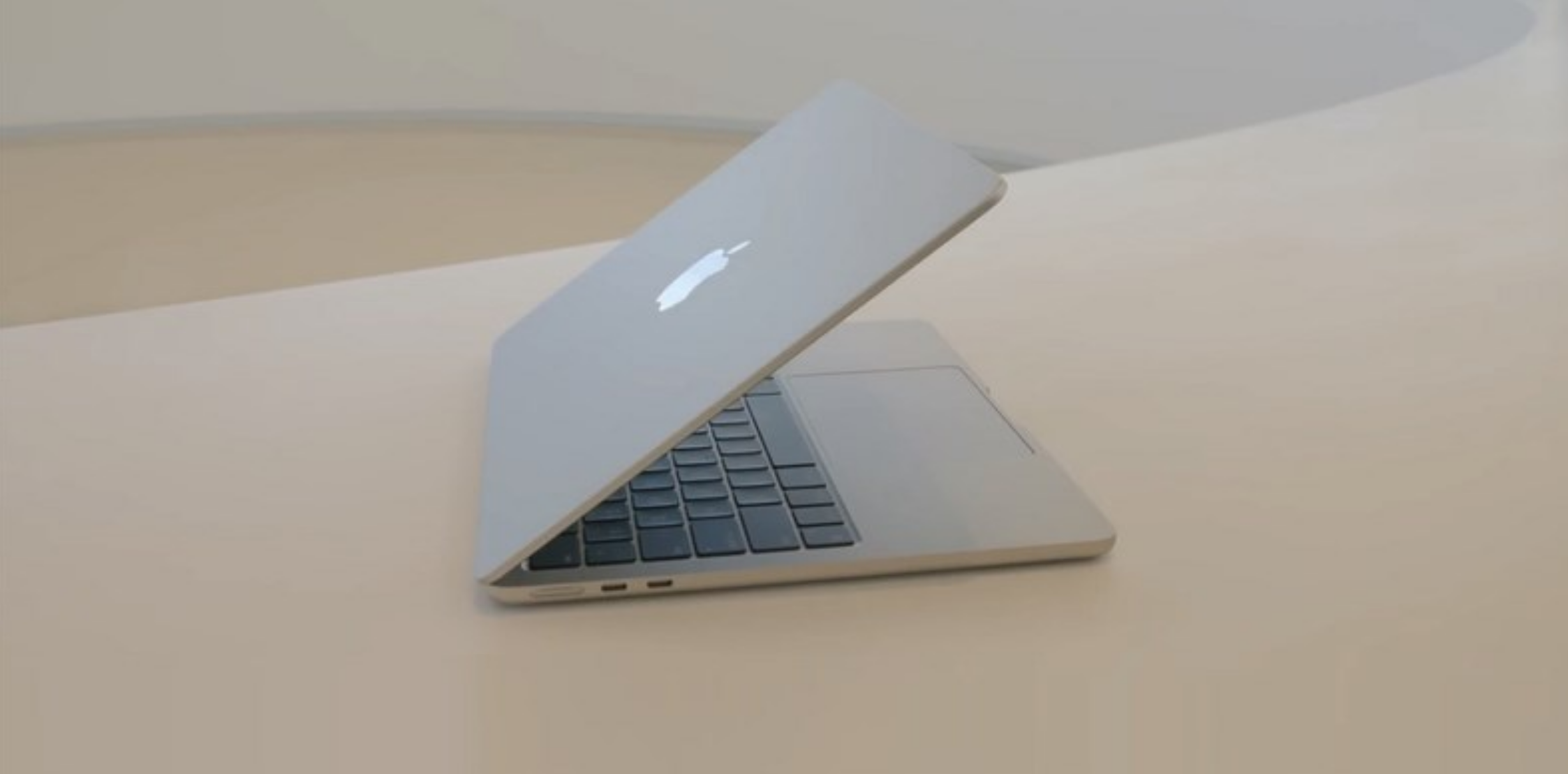 MacBook Air M2上手评测：M2芯片 超薄设计、MagSafe充电回归__财经头条