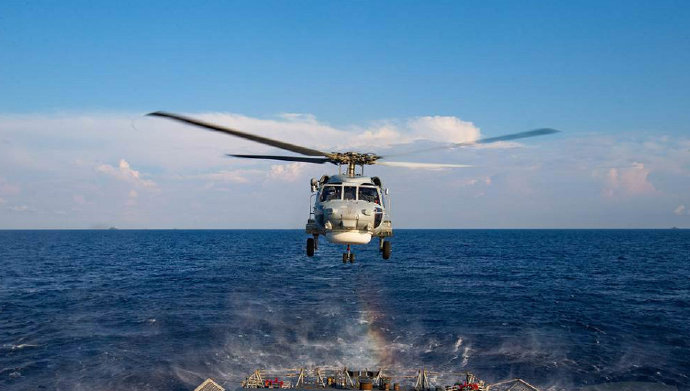 台海军一架S-70C反潜直升机训练时坠毁，4人送医__财经头条