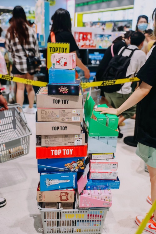 六一单日业绩破千万, TOP TOY以双增长飞轮在潮玩赛道再造风口__财经头条