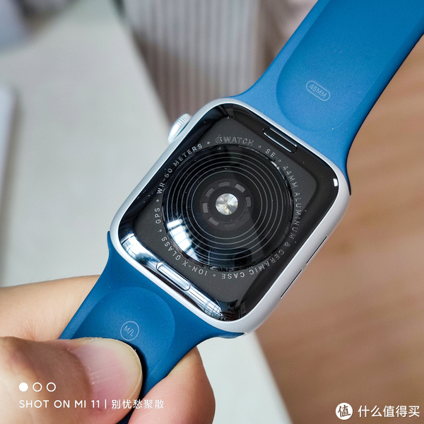女生也适合 44mm款 Apple Watch SE__财经头条