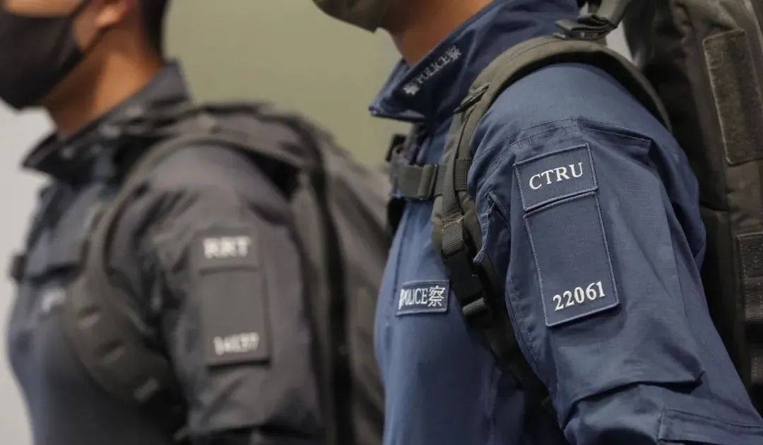 新警察制服！内地制造！|香港|警察|香港警队_新浪新闻