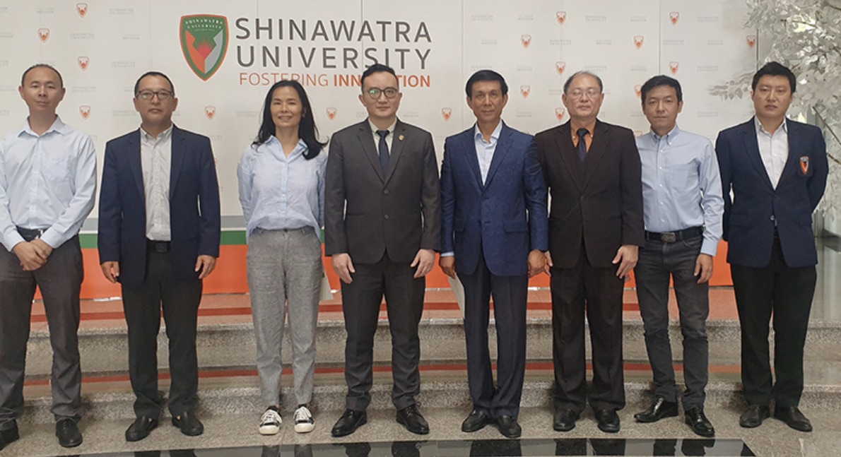 59岁歌后韦唯定居曼谷！受聘成名校博士导师，曾是侯耀文前任女友