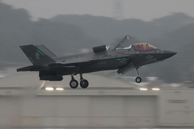 美闪电航母东海起飞F35B，055大驱出动，鹰击和海红旗不是吃素的|航母|导弹驱逐舰|F-35B_新浪新闻