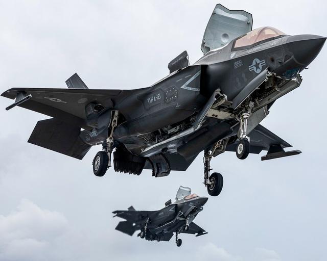 美闪电航母东海起飞F35B，055大驱出动，鹰击和海红旗不是吃素的|航母|导弹驱逐舰|F-35B_新浪新闻