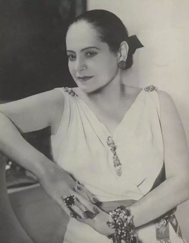 终于蹲到了，赫莲娜绿宝瓶精华降价了！|赫莲娜|HR赫莲娜_新浪新闻