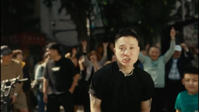 成都街娃🔥AnsrJ发布新专辑单曲《城市英雄》_新浪新闻