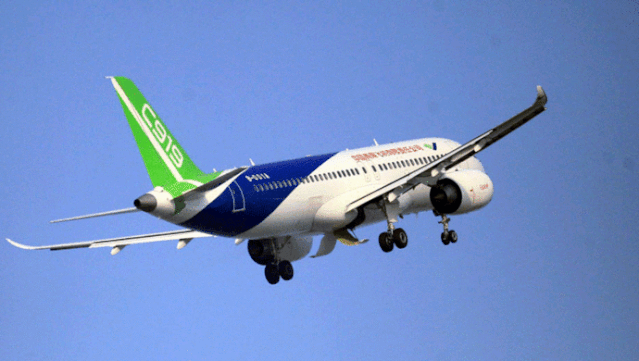 最大航程超5500公里！国产大飞机C919首次在郑州起降|C919|C919客机|郑州市_新浪新闻